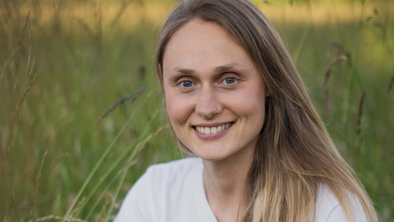 Laura von Witzenhausen versteht die Vogelsprache • Vogelguckerin